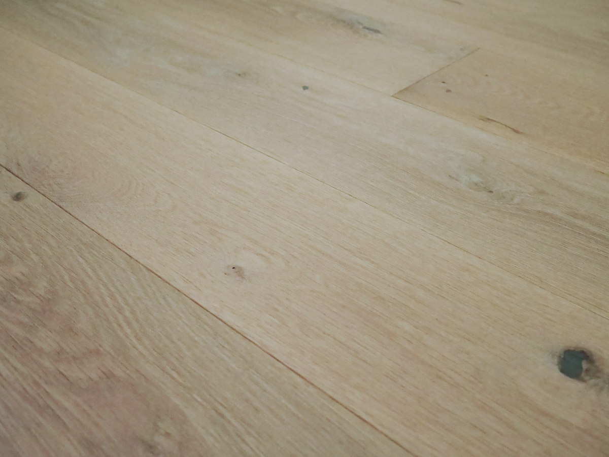 Competitively priced hardwood flooring with light White Oak solid wood ...